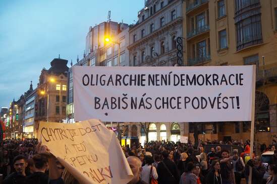 Protesty proti Babišovi napříč republikou. V Praze studenti pochodovali ...
