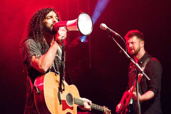 Ramy Essam a jeho egyptské Vlasy