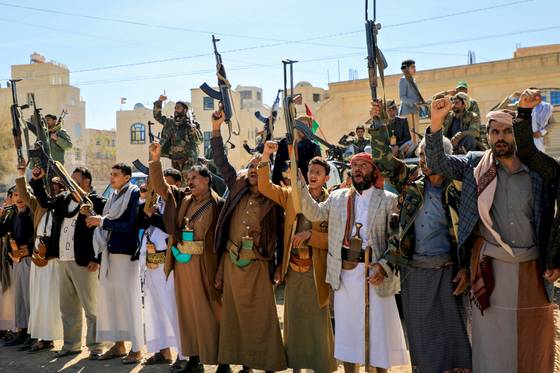 Čína mezi Izraelem a Palestinci, po boku Ruska a Hútiů